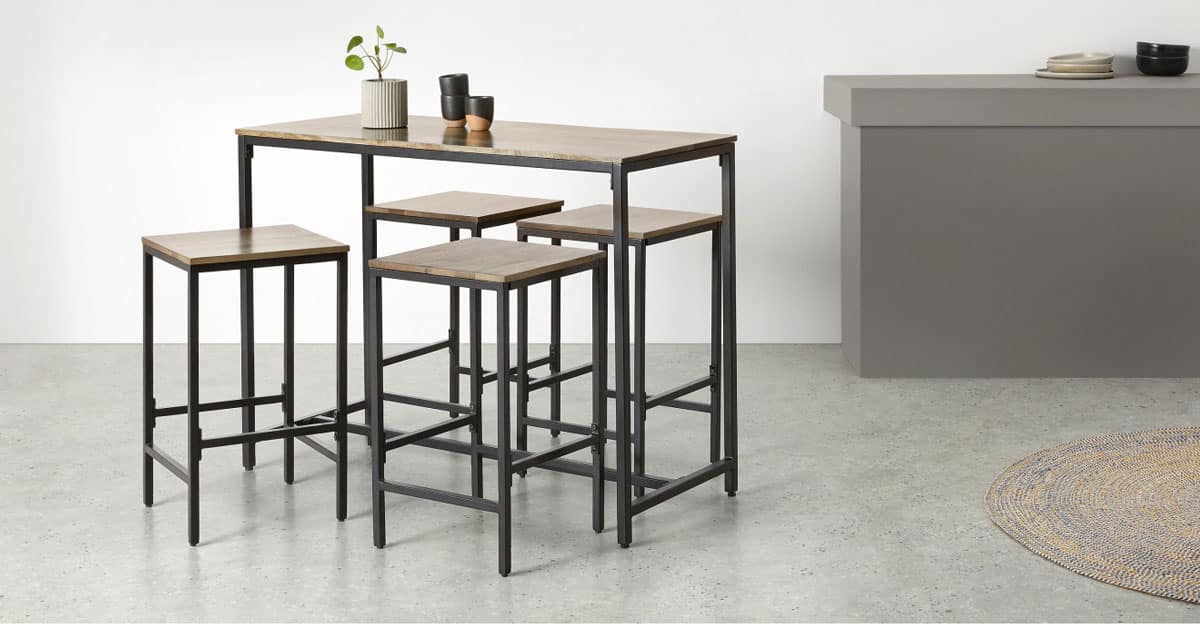 Une table de bar pour un esprit convivial dans votre séjour