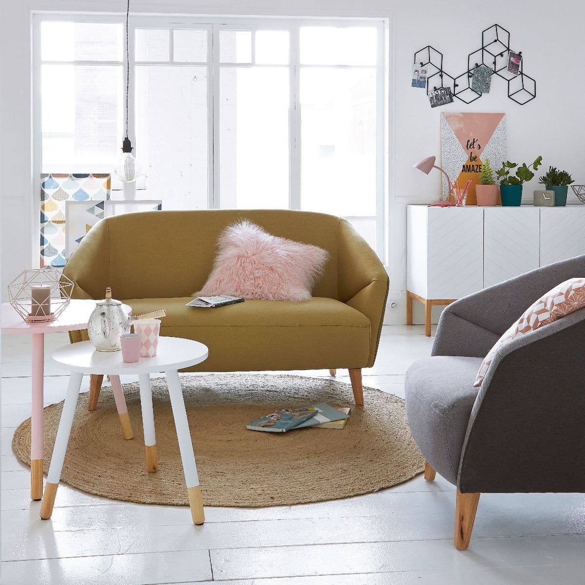 Table basse ronde : 10 modèles pour dynamiser votre salon