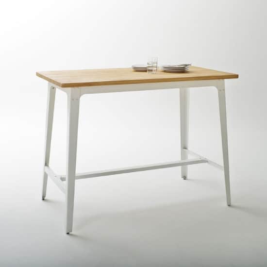 Une table de bar pour un esprit convivial dans votre séjour