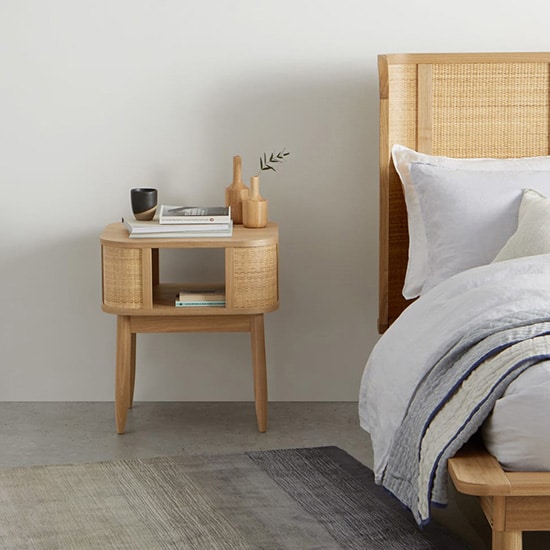 Table de chevet ronde : 12 modèles pour une chambre cosy